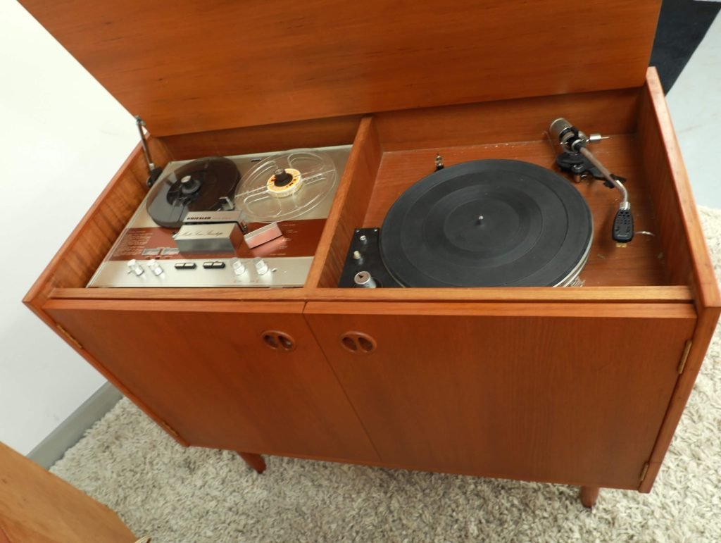 Vintage Kriesler Radiogram Unit